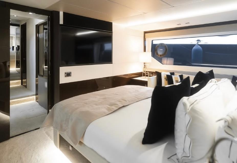 Yacht OREGGIA, Sunseeker | CHARTERWORLD Luxury Superyacht Charters